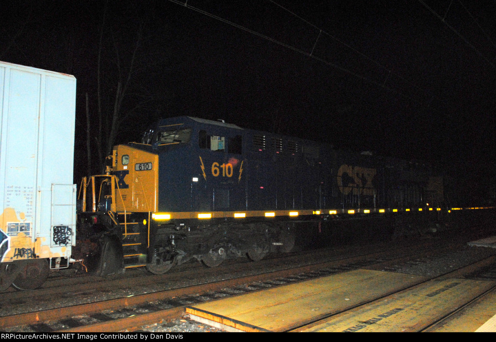 Freshly painted CSX AC60CW 610 on Q409-28